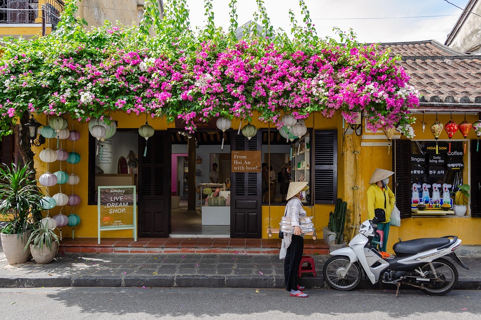 Crispy Delights: Discover the Art of Nam Khao Tod - Weera Thai Blog ...